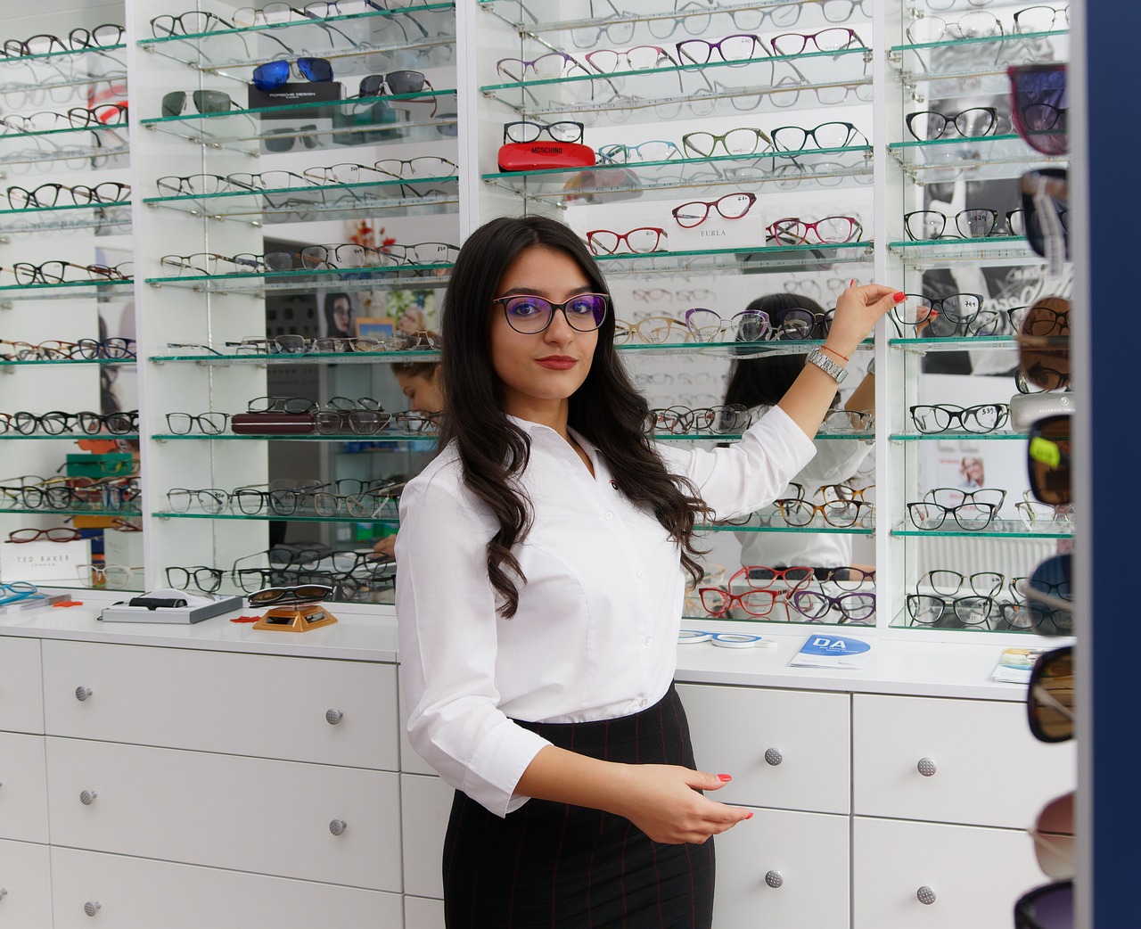 Opticien lunetier : focus sur les avantages du métier - Clic and sea